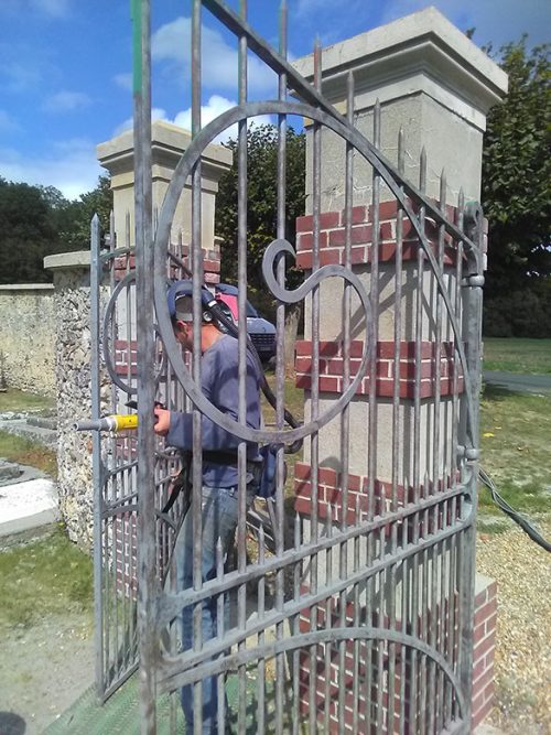 Décapage par sablage d’un portail en fer forgé à Saint Dié – Sablage ...
